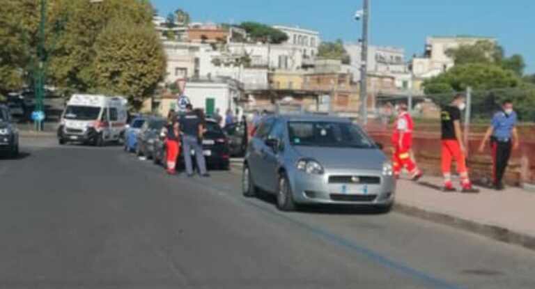Uomo si getta dal ponte a Posillipo: circolazione bloccata - Voce di Napoli
